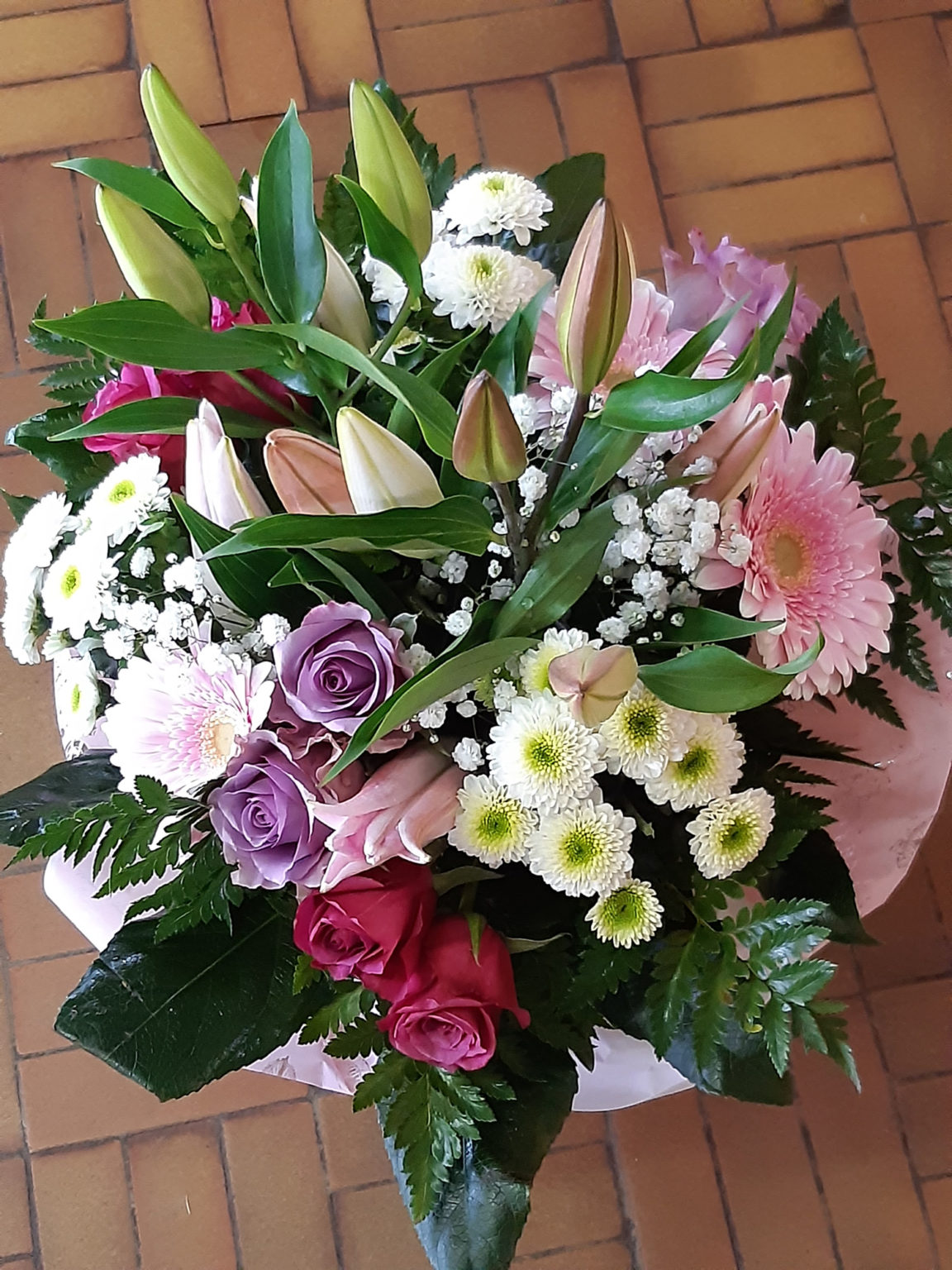 Bouquet bulle tons pastel avec lys - Art Fleurs et Jardins